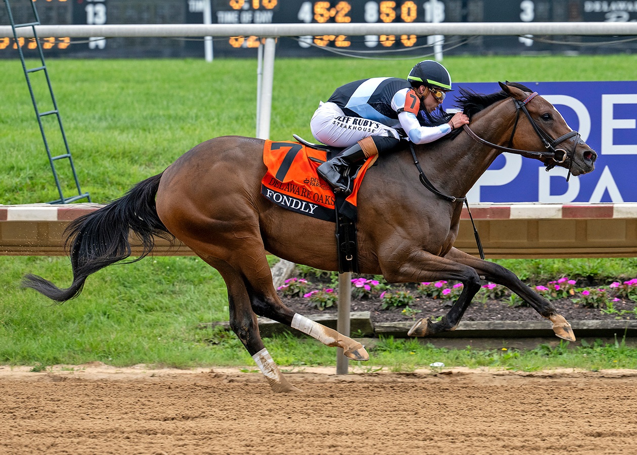 Fondly con Irad Ortiz Jr. imbatible en las Delaware Oaks G3 | DRF en ...