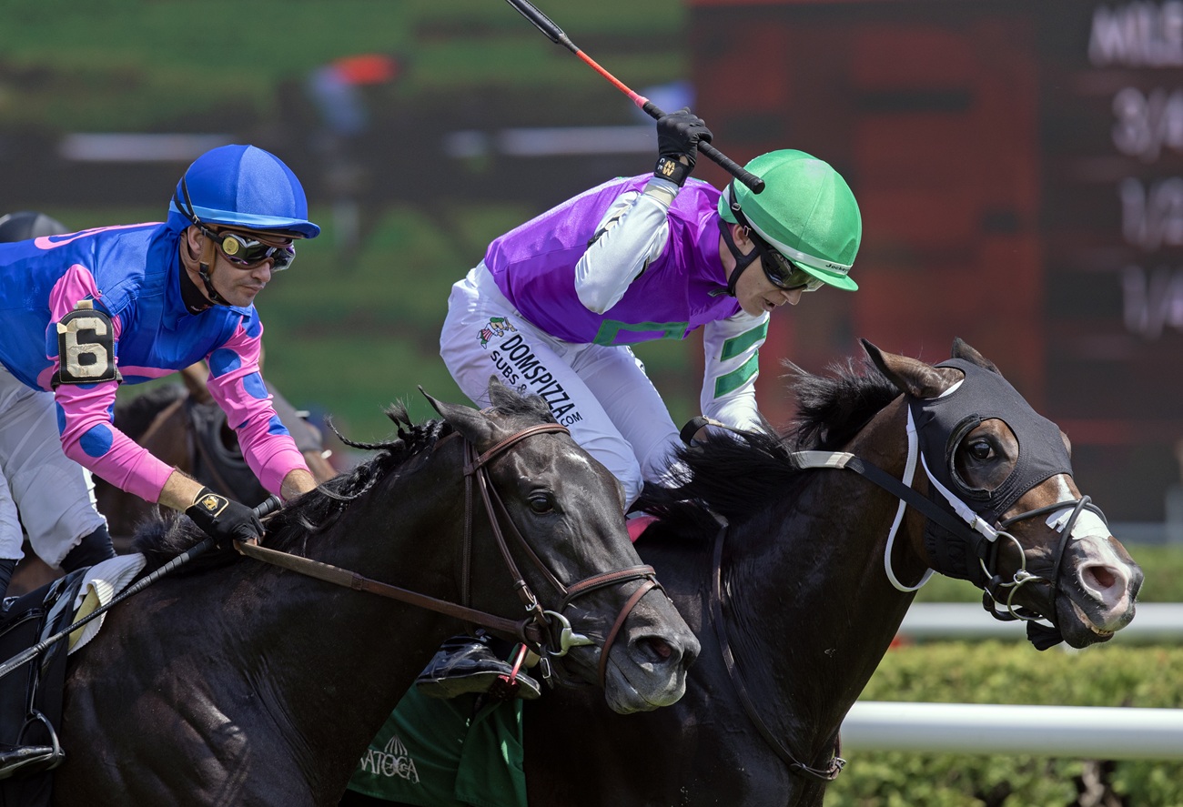 Leon Blue sometió al favorito Smooth Breeze en el Rick Violette Stakes ...