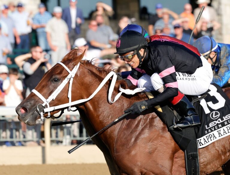 Kappa Kappa da al astro John Velazquez su tercer Raven Run G2 | DRF en Español